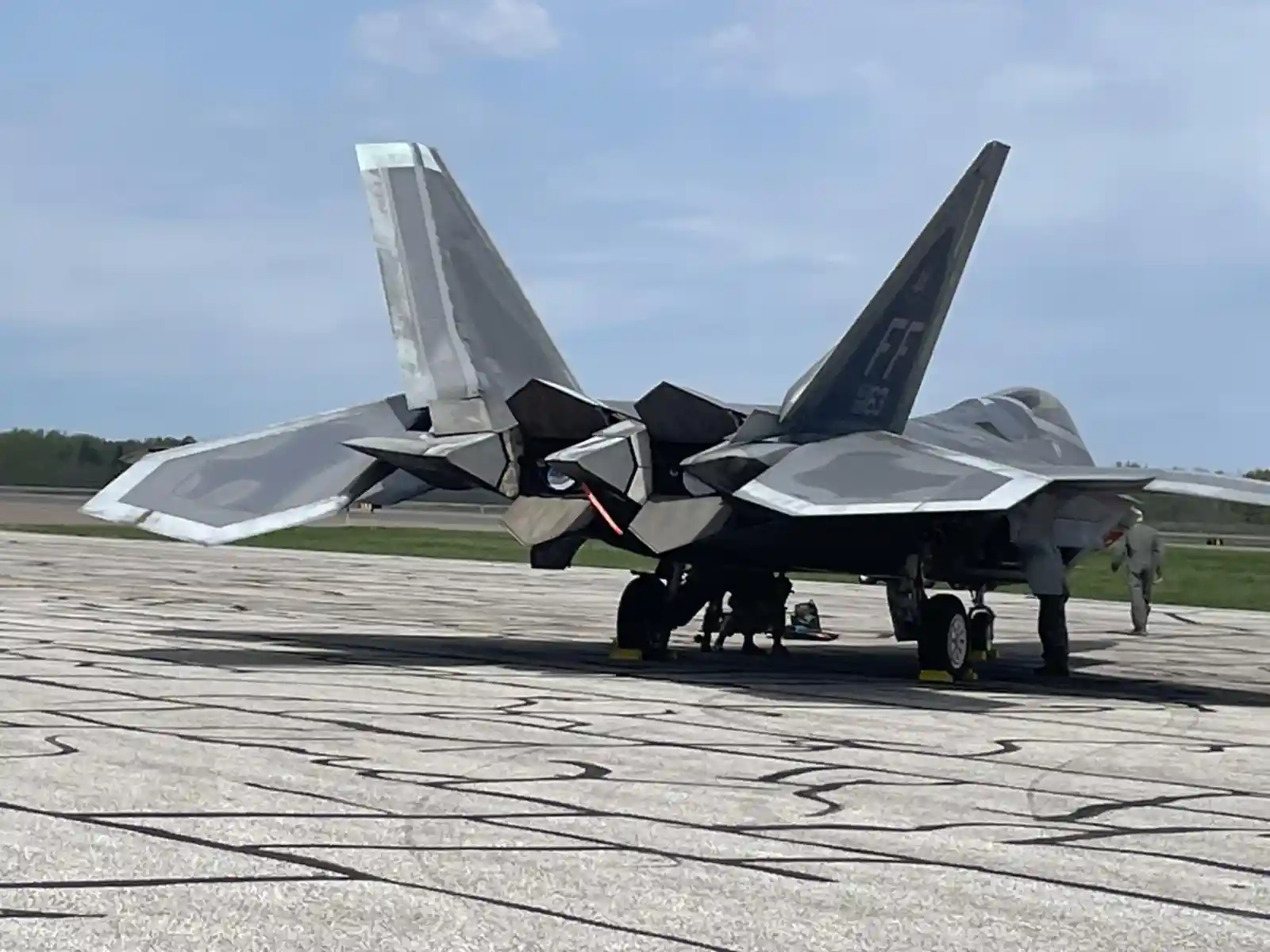 F-22 Raptor Exhaust System: Engineering, Stealth, and Performance ...