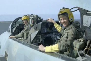 The Fis Officer - Bolt Flight