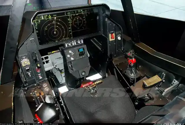 The F-35 Cockpit: Advanced Design and Cutting-Edge Technology - Bolt Flight