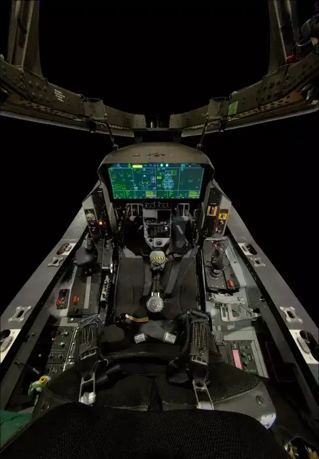 The F-35 Cockpit: Advanced Design and Cutting-Edge Technology - Bolt Flight