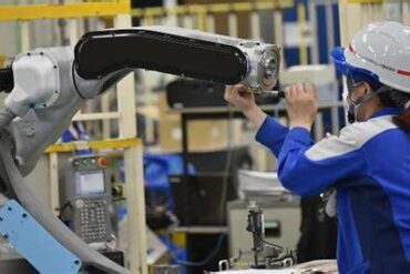 Pros & Cons of Automation in Aviation - Bolt Flight