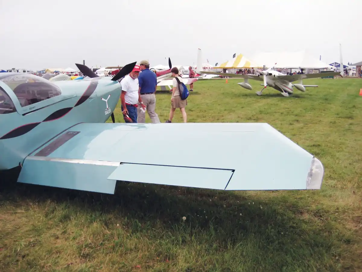 Understanding the Four Types of Aircraft Flaps and How They Work - Bolt ...