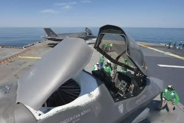 The F-35 Cockpit: Advanced Design and Cutting-Edge Technology - Bolt Flight