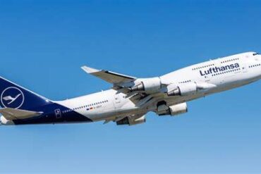 How Fast Does a 747 Fly? The Speed Secrets of Boeing's Aerial Giant ...