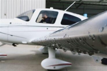 How ILS Works (Instrument Landing System Explained) - Bolt Flight