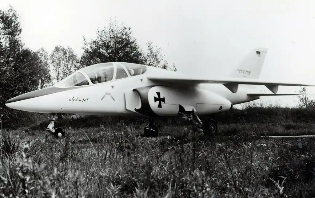 Dassault/Dornier Alpha Jet: Legacy of a Franco-German Powerhouse - Bolt ...
