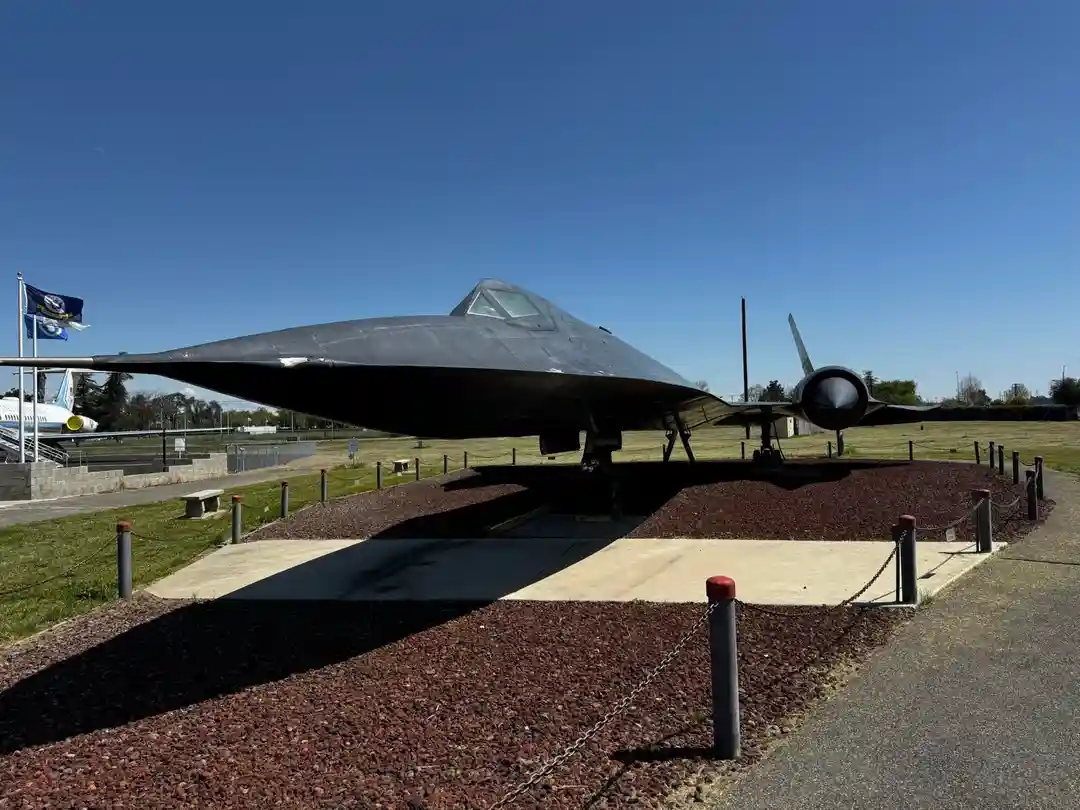 You Never Realize How Big the SR-71 Is Until You're Standing Next to It - Bolt Flight