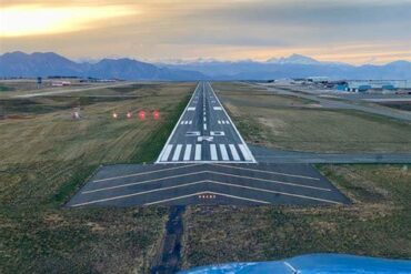 How To Fly A Touch-And-Go Landing - Bolt Flight