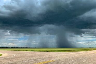 What is a Microburst and How Do Pilots Respond to Them? - Bolt Flight