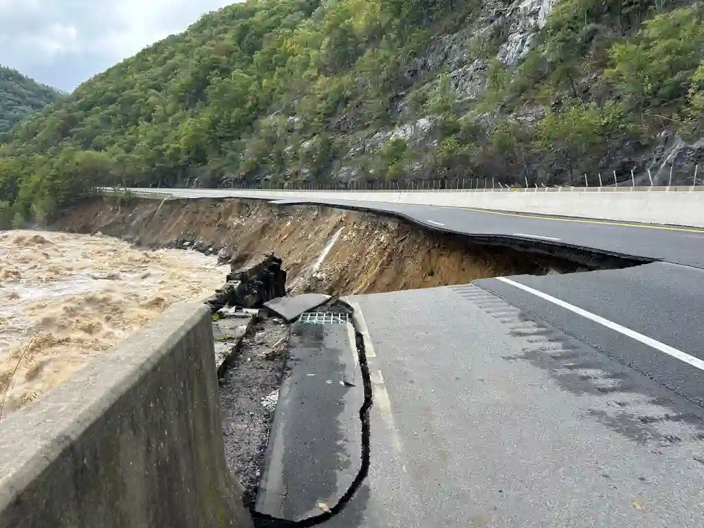 I-40 Collapse in the Smoky Mountains: A Major Blow to Tourism and ...