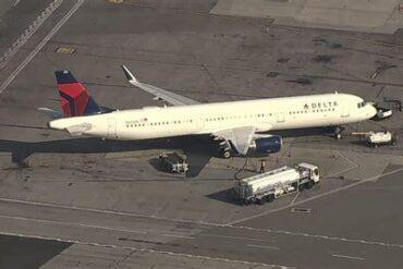 Delta Flight DL2346 Makes Emergency Landing at JFK After Loud Bang ...