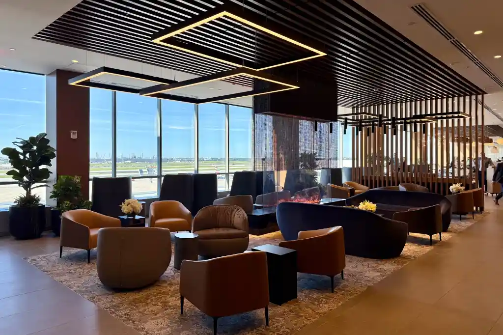 American Airlines’ New Philadelphia Flagship Lounge Shines With ...