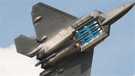 What Missiles Do F-22 Fighter Jets Carry — And Can They Be Armed With ...
