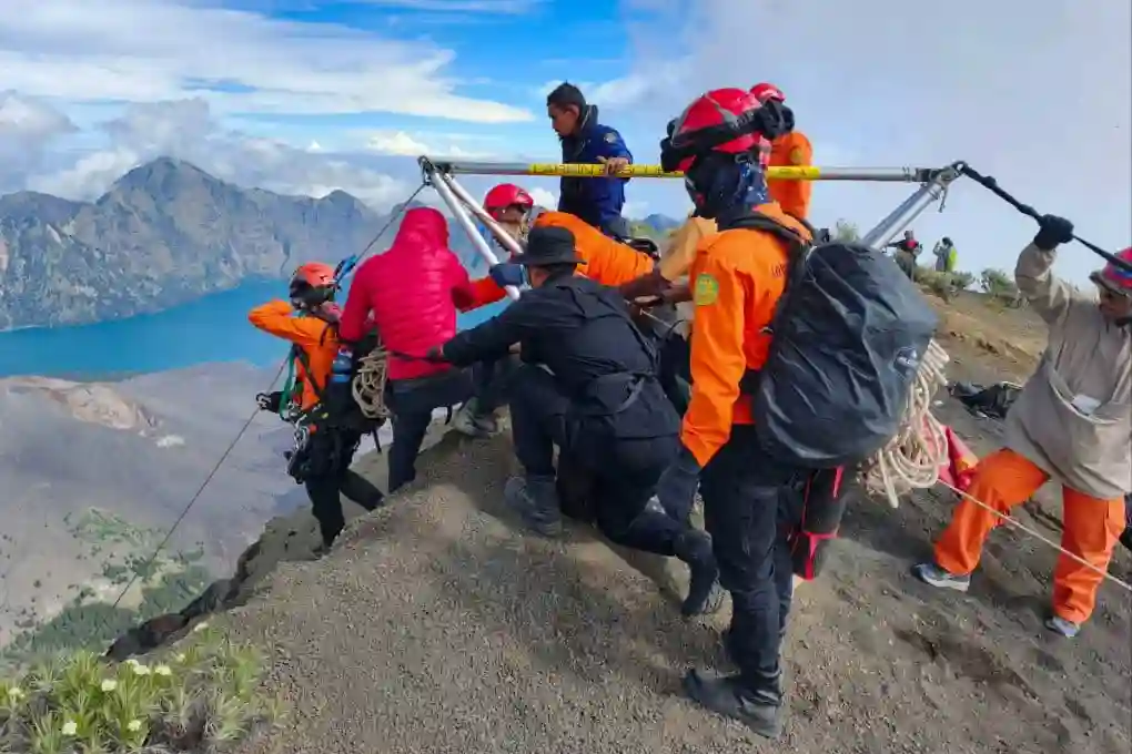 Tragic Incident on Mount Rinjani: A Call for Enhanced Hiker Safety ...