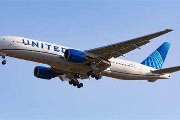 United Airlines Flight UA989 Strands Passengers for Over Seven Hours ...