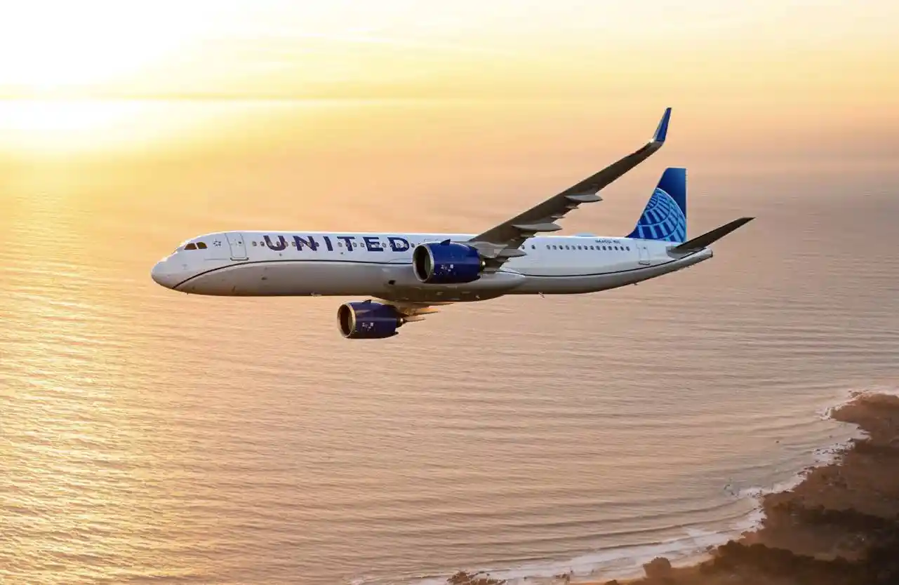 United Airlines Surpasses Q2 2025 Forecasts as Luxury Travel Soars and ...