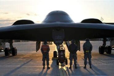 How Many Bombs Can a B-2 Bomber Carry and How Fast Can It Fly? Inside ...