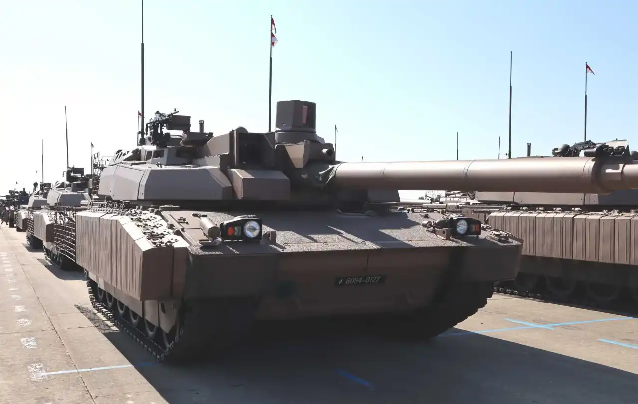 France Unveils Fully Modernized Leclerc XLR Main Battle Tank at ...