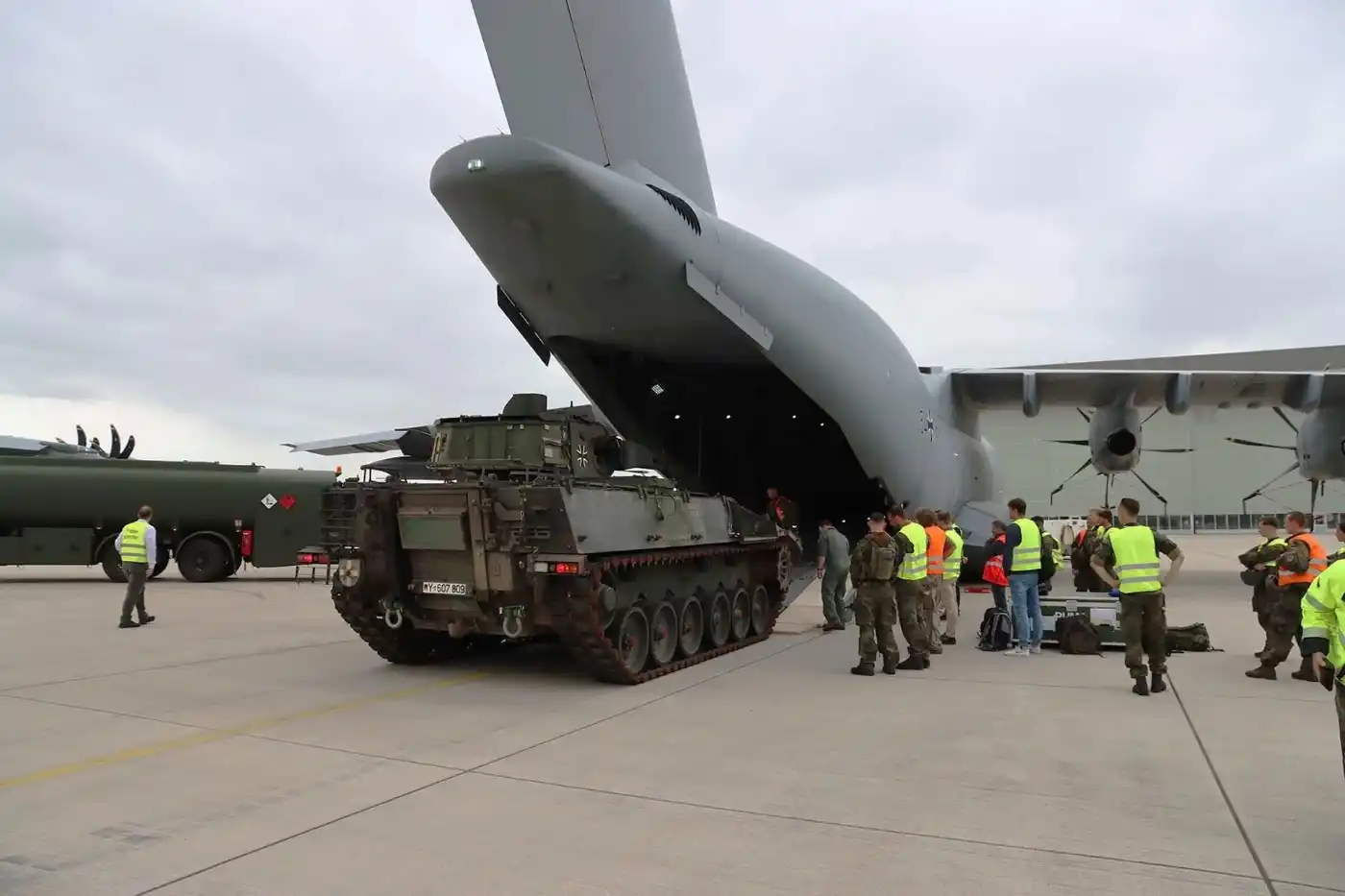 Germany Airlifts Puma Infantry Vehicle with A400M, Ushering in New Era ...