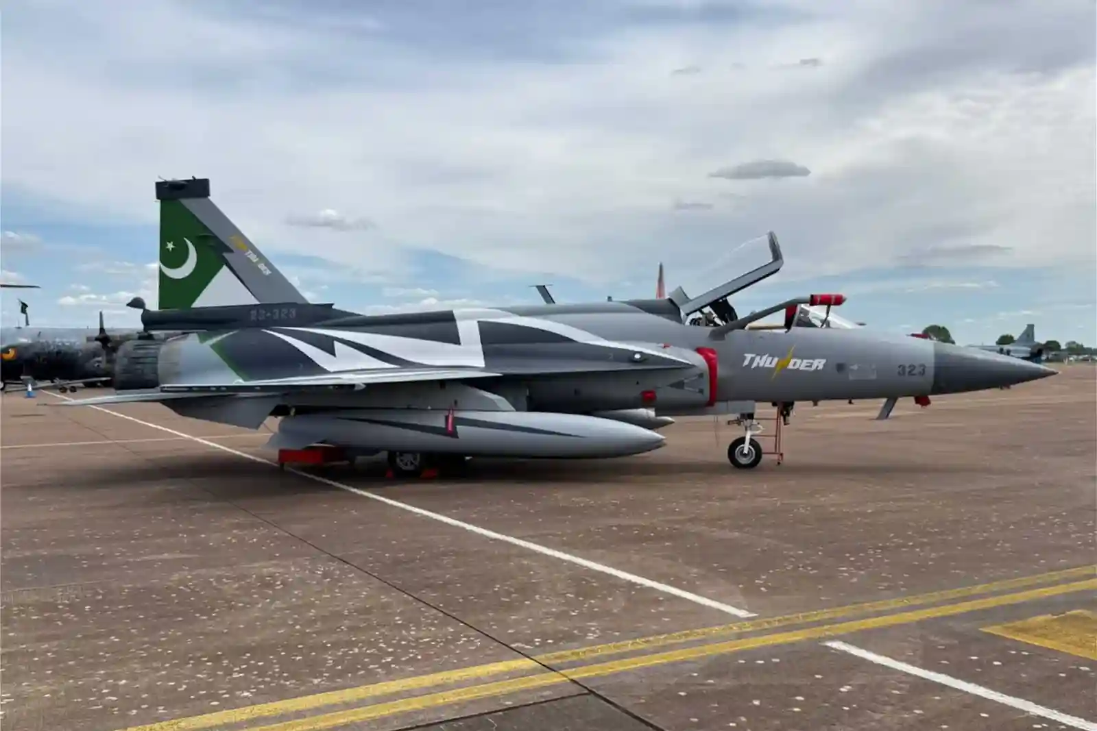 JF-17 Block III Makes Historic European Debut at RIAT 2025, Signaling ...