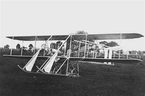 The Surprising History of Airplane Autopilot: How a 1912 Invention ...