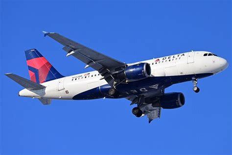 Terrifying Near Miss: Delta A319 and US Air Force Jets Nearly Collide ...