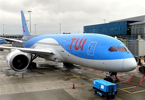 TUI Airways Boeing 787 from Cancun to Gatwick Diverts to Bangor After ...