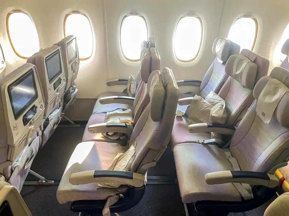 Best & Worst Economy Class for Long-Haul Flights - Bolt Flight