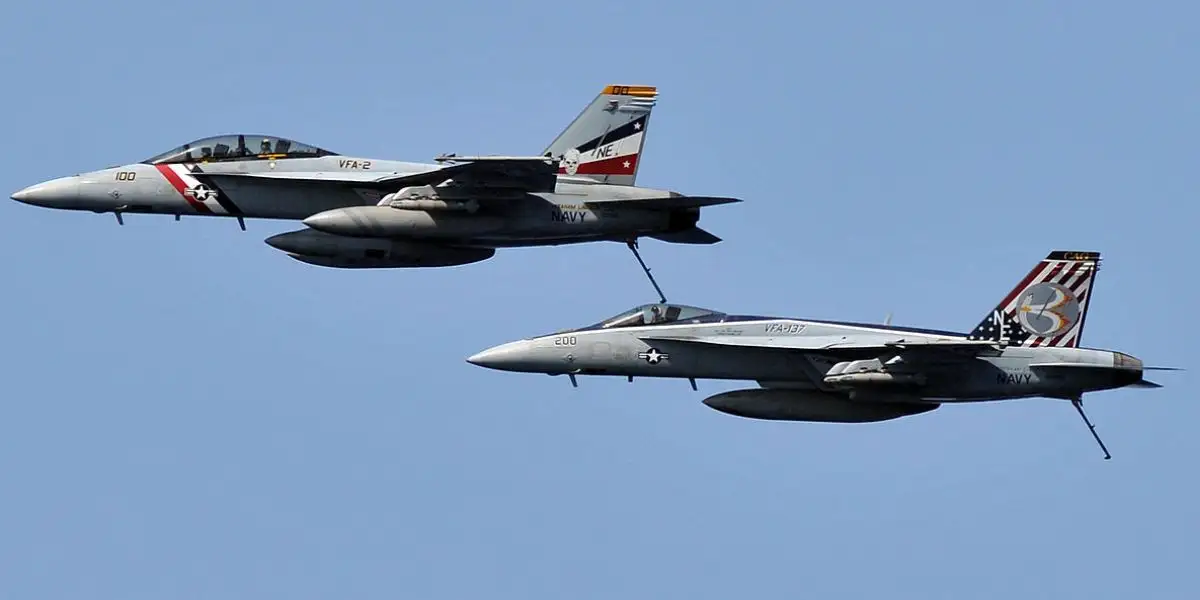 How the US Navy Uses the F/A-18E vs. F/A-18F Super Hornet Variants ...