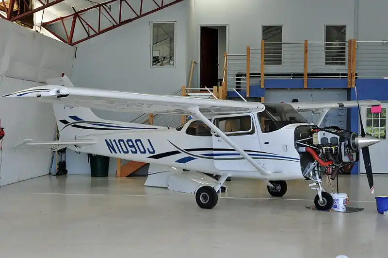 Inside a Single-Engine Aircraft: How a Cessna 172 Works - Bolt Flight