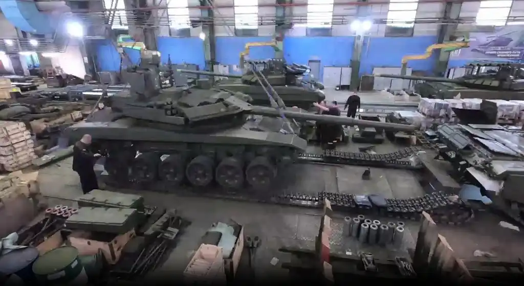 Leaked Russian Files Expose Massive Plan to Build Over 1,000 T-90M2 ...