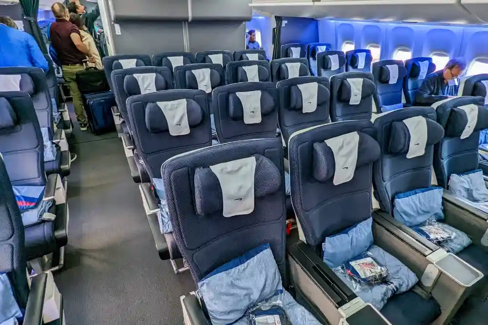 The 5 Most Comfortable Transatlantic Premium Economy Seats You Can Book ...