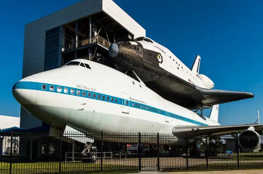 How the Boeing 747 Became NASA’s Space Shuttle Transport Giant - Bolt ...
