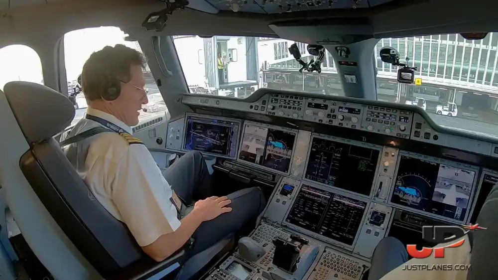 Why the Airbus A350-1000 Dominates Long-Haul Fuel Efficiency Like No ...