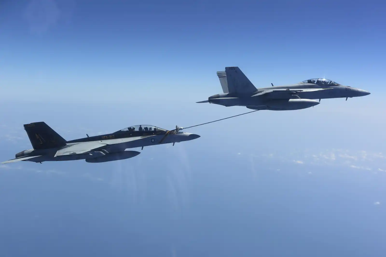 The F-22 Raptor: Unmatched King of Air-to-Air Refueling Supremacy ...