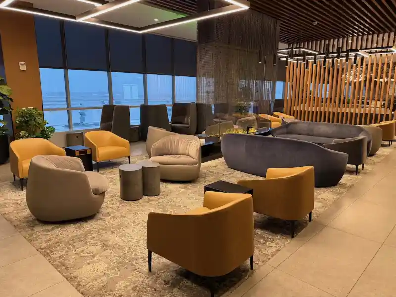 American Flagship Lounge Philadelphia (PHL) Review: A Modern Premium ...