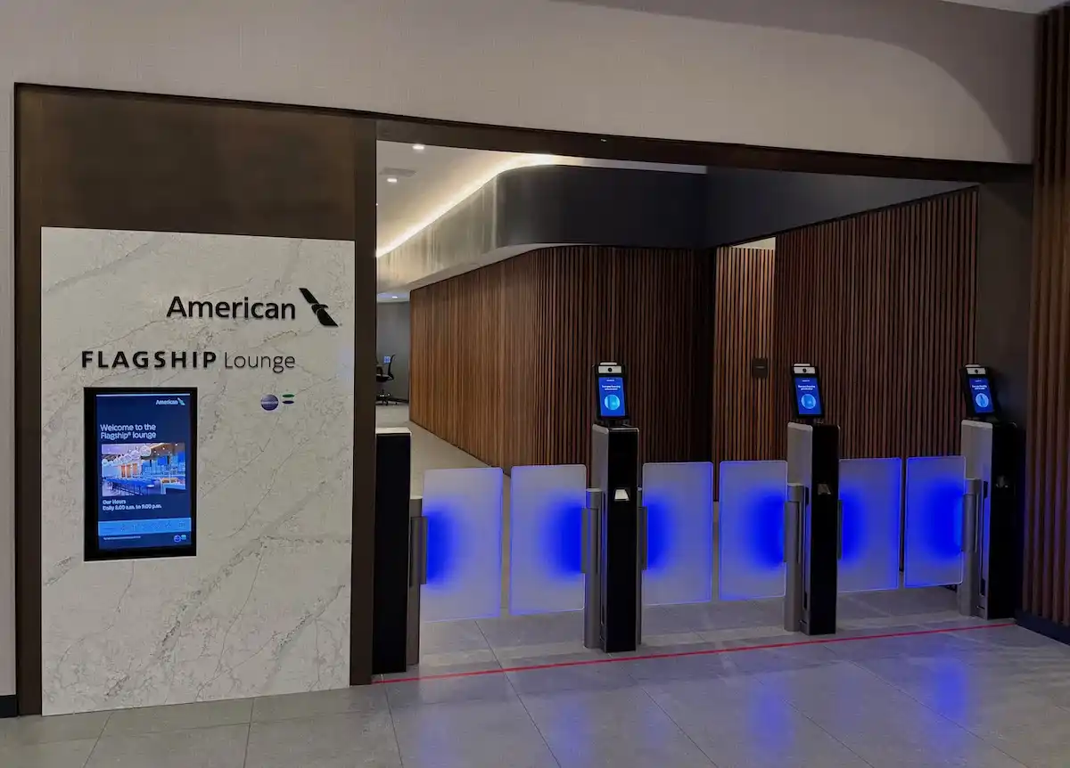 American Flagship Lounge Philadelphia (PHL) Review: A Modern Premium ...