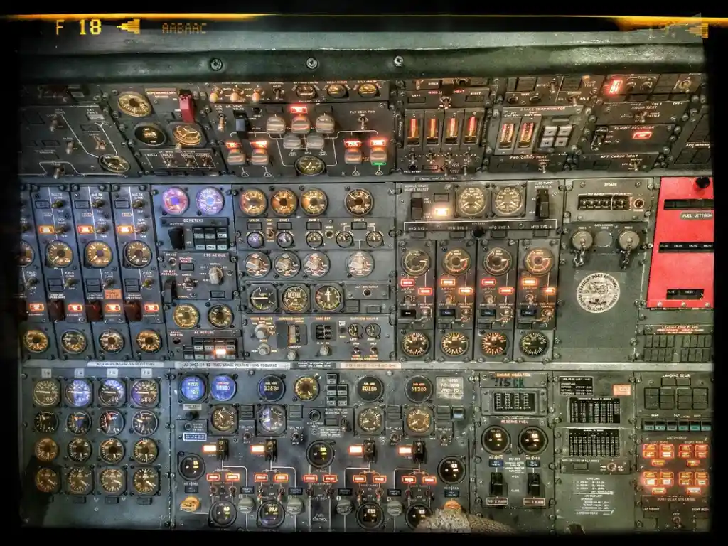 The Last American Aircraft to Carry a Flight Engineer: Inside Aviation ...