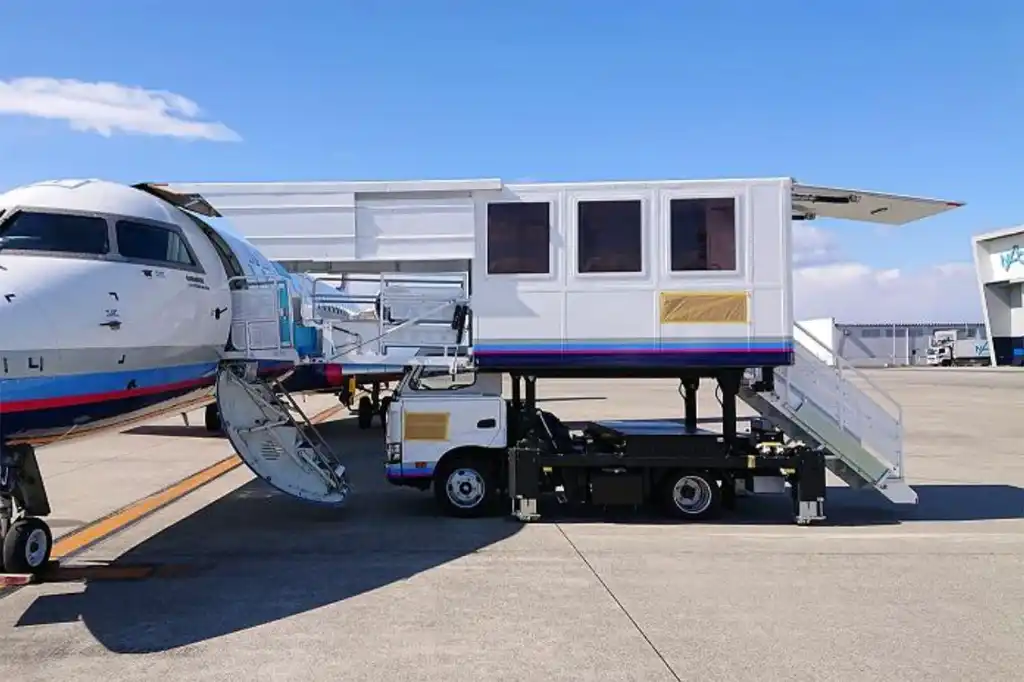 The Last Plane in America With a Built-In Airstair: Why the Boeing 737 ...