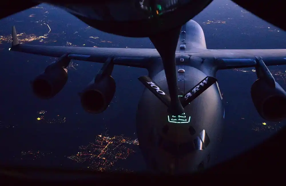 C-17 Globemaster III Endurance Explained: How Many Hours Can It Fly ...