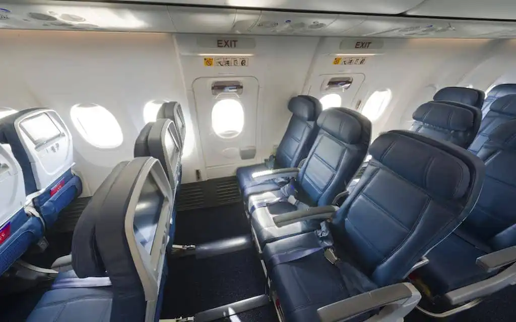 Flight Attendants Reveal the Best Seat on an Airplane for Comfort ...