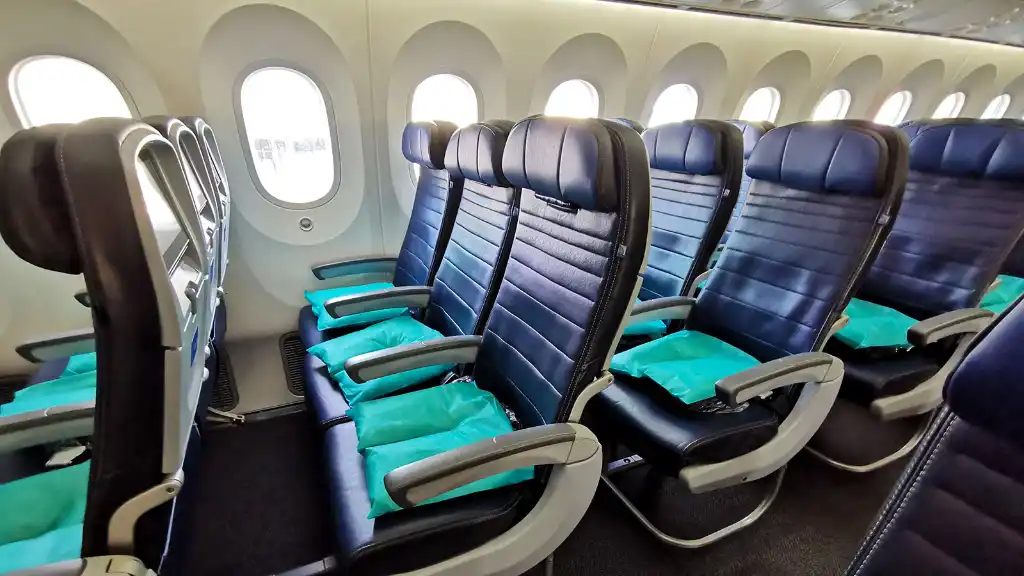 Is the Airbus A350 Truly More Comfortable Than the Boeing 787? - Bolt ...