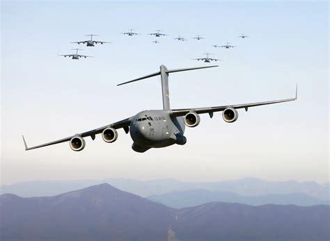 C-17 Globemaster III Endurance Explained: How Many Hours Can It Fly ...