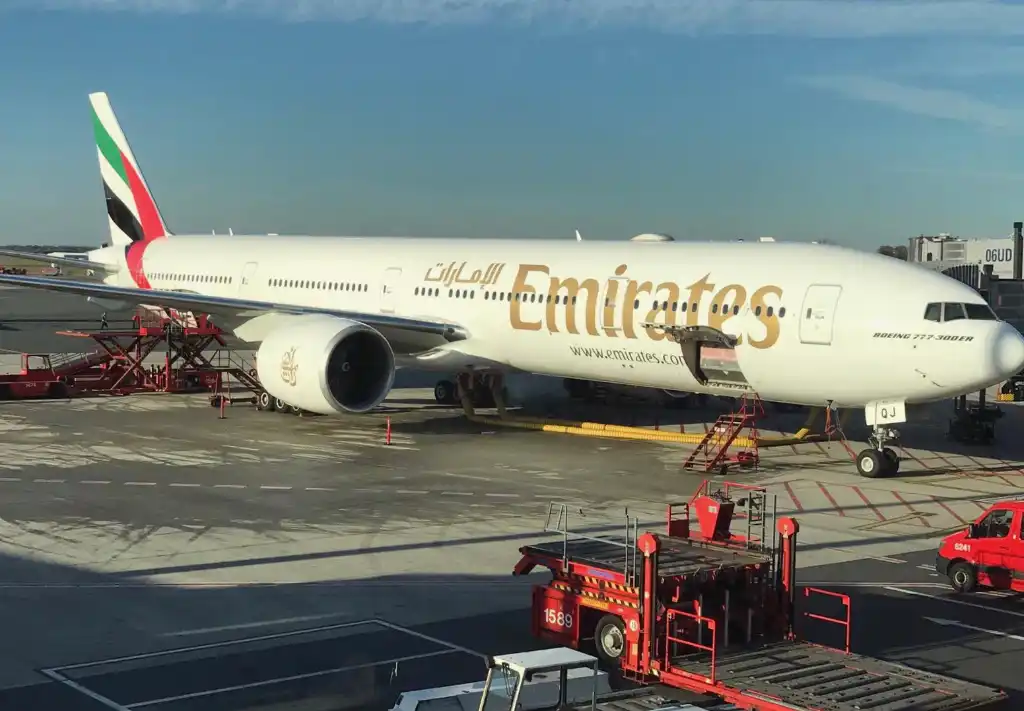 Boeing 777-300ER vs 787 Dreamliner: A Detailed Size and Power ...