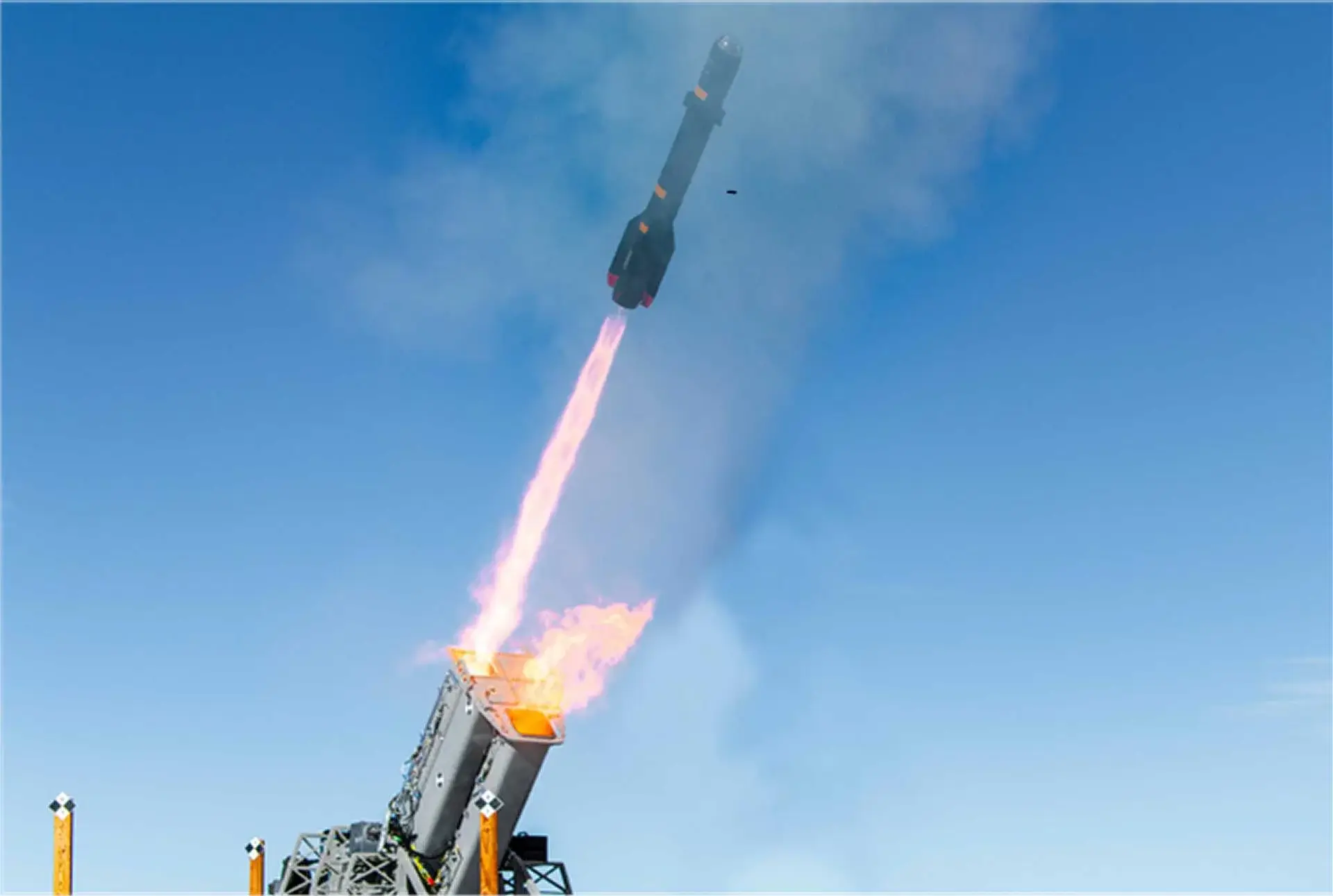 U.S. Military Demonstrates First-Ever Vertical-Launch JAGM Intercept ...
