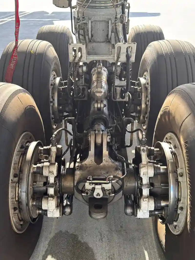 Why the Boeing 787-10 Has Fewer Wheels Than the Airbus A350-1000: The ...