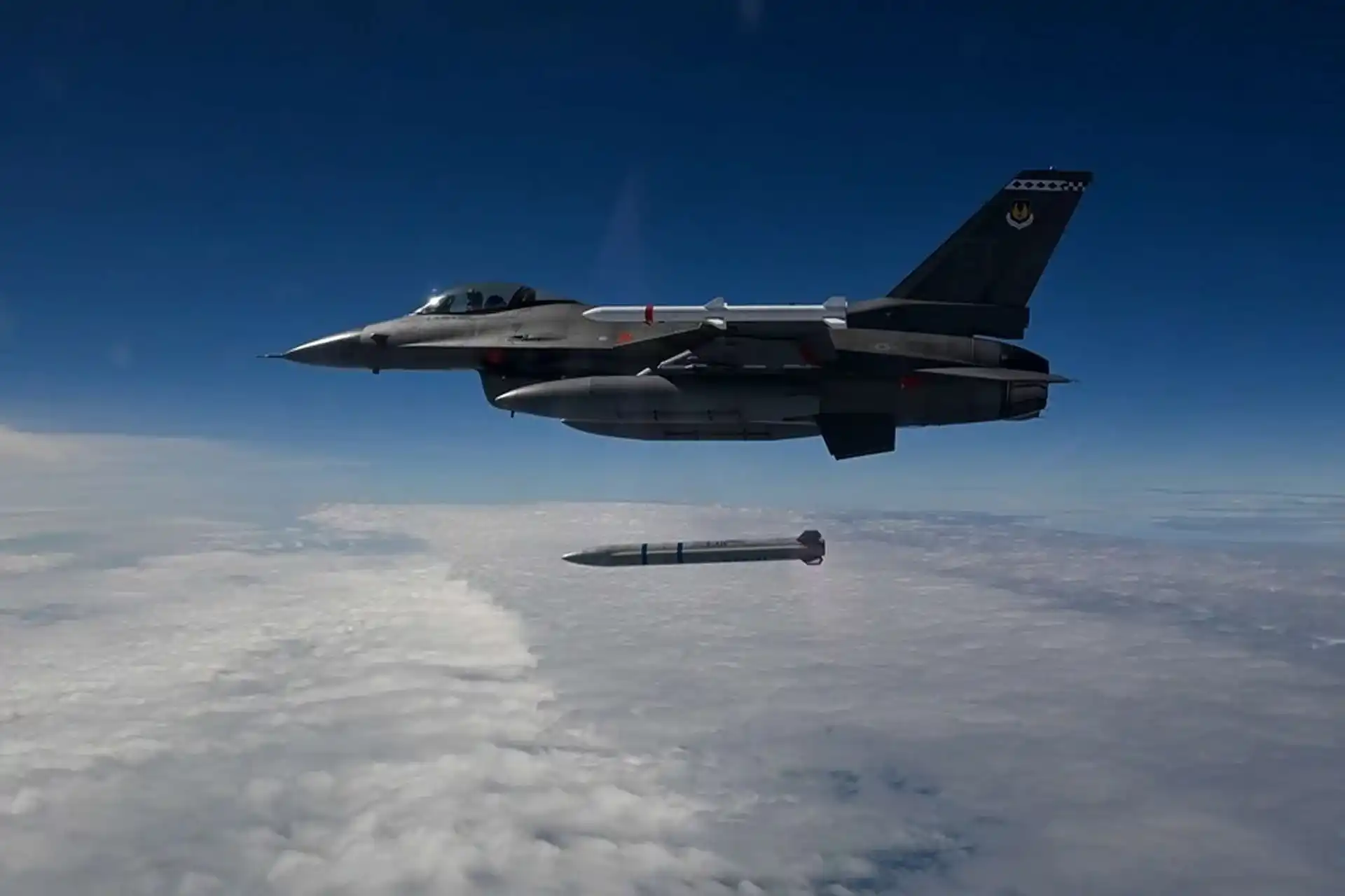 U.S. Air Force Scales Up SiAW Missile Production to Equip F-35 for ...
