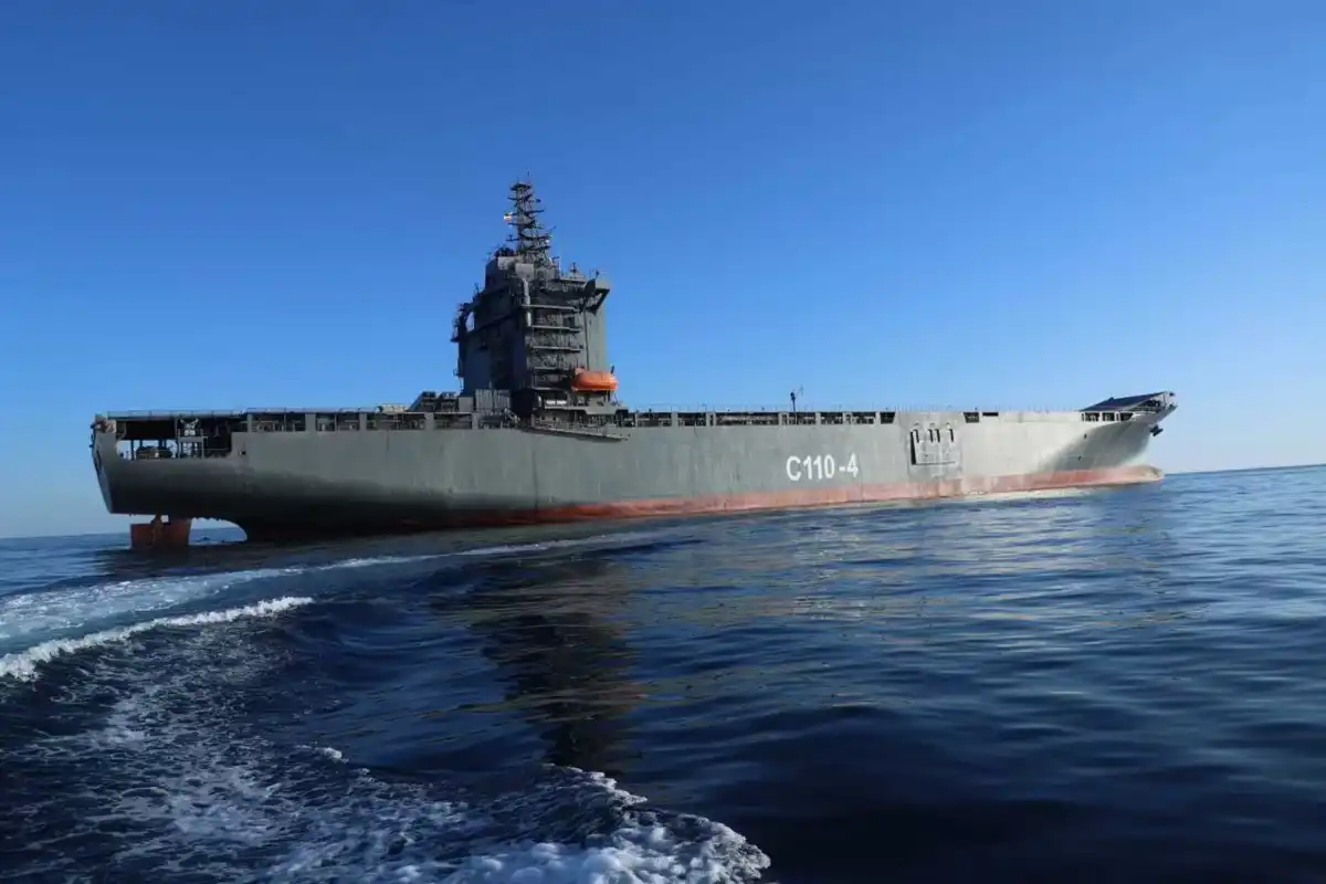 U.S. Navy Sinks Iranian Drone Carrier IRIS Shahid Bagheri in Operation ...