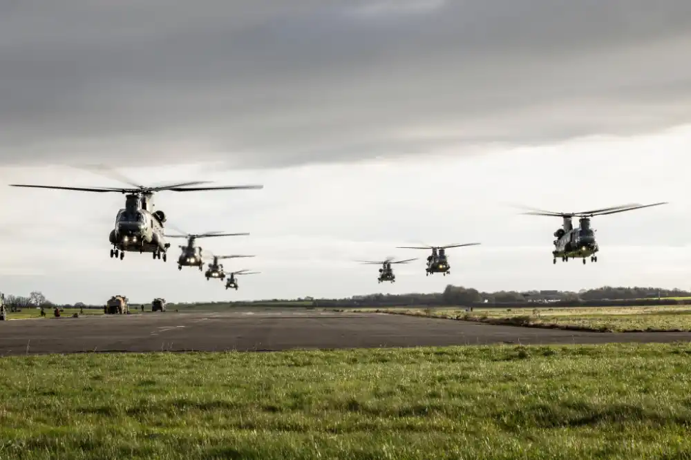 $324 Million Chinook Expansion: Why the U.S. Army Is Buying More Boeing ...